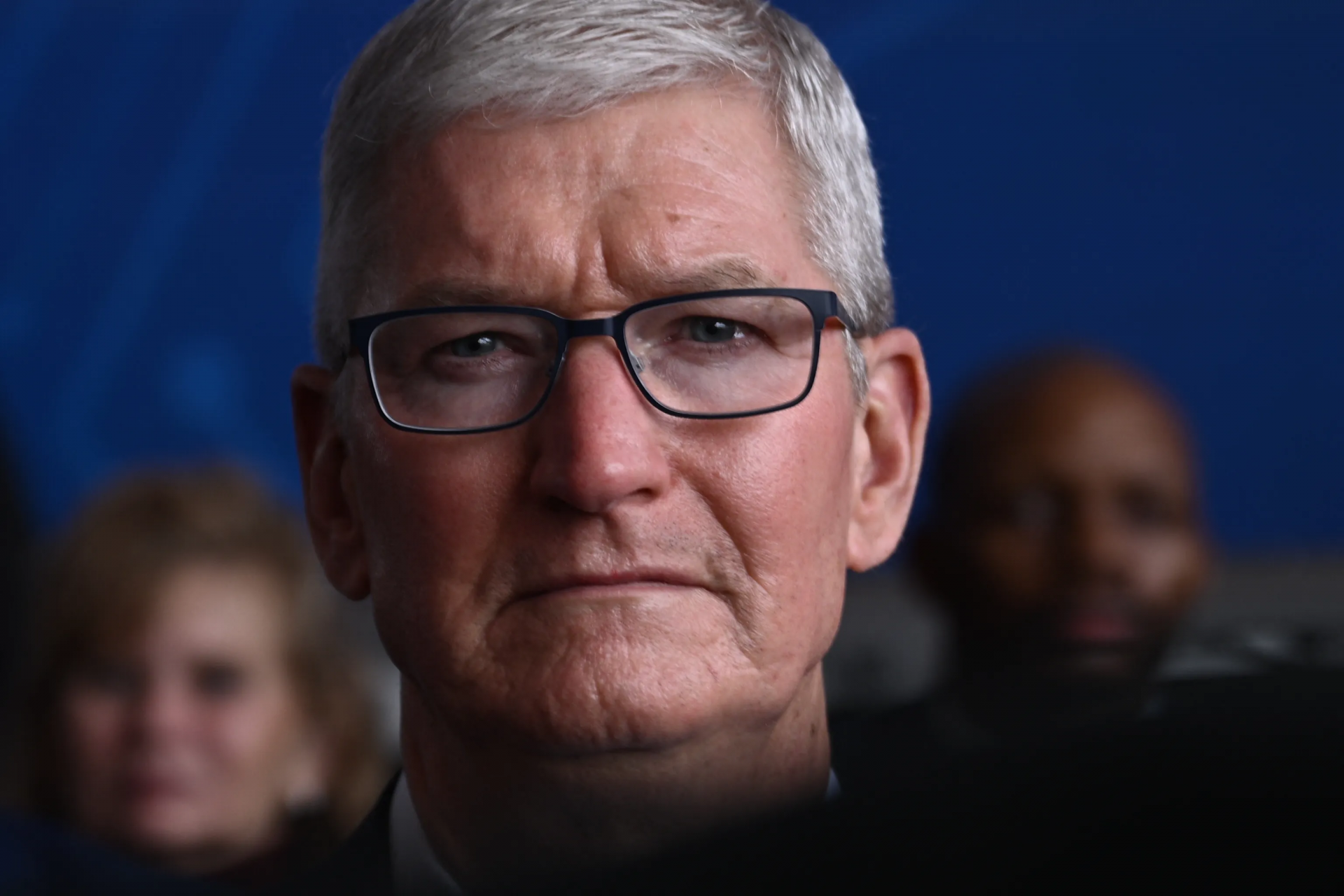 Por qué las acciones de Apple caen a su nivel bajo en cuatro meses ...